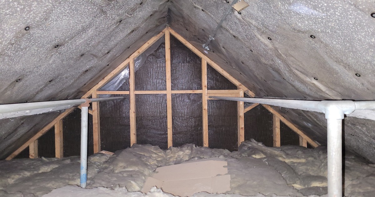 Does bitumen sarking felt contain asbestos and is it dangerous? | Summit Environmental